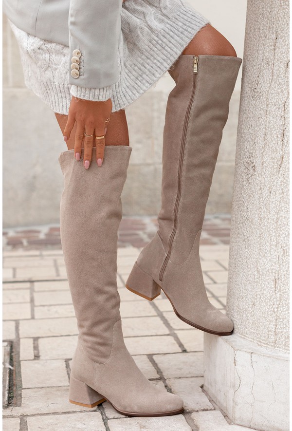 Zamszowe kozaki Zuria w kolorze cappuccino. Skóra naturalna. |SAWAY